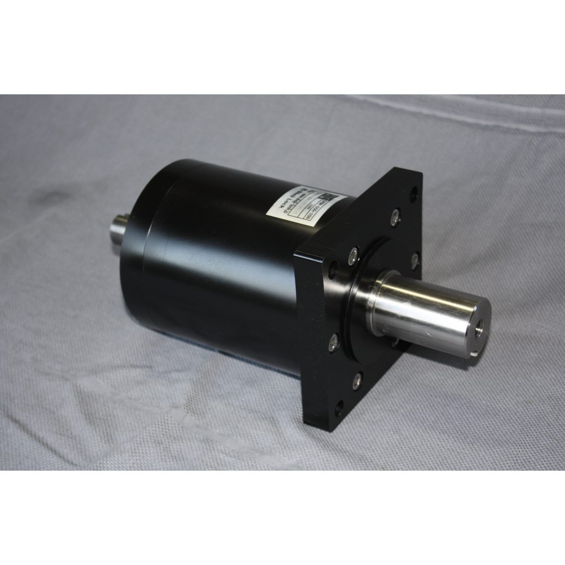 Inline reduction gear with self-locking function for tilting and ...