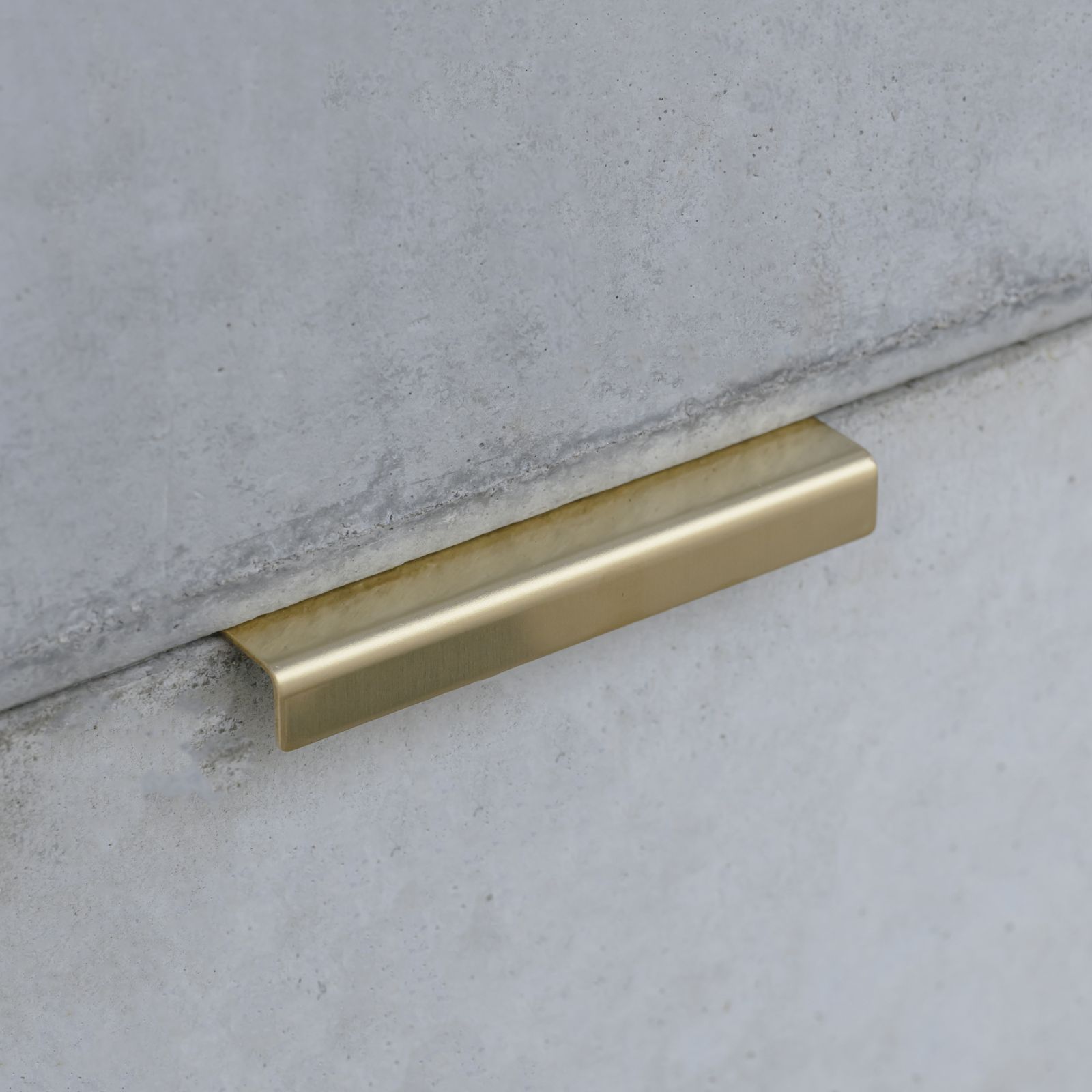Brass angle handle for furniture 上手工作所 | IPROS