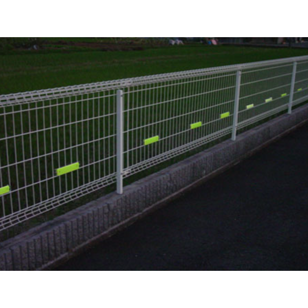 Reflector for net fence installation 法和 | IPROS