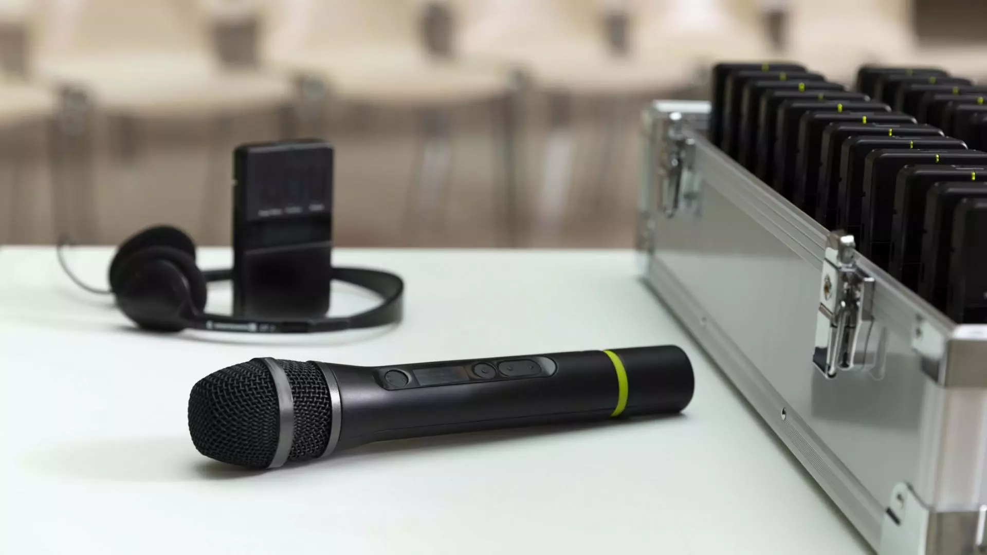 Televic Digital Wireless Microphone System 'Unite' オーディオブレインズ | IPROS
